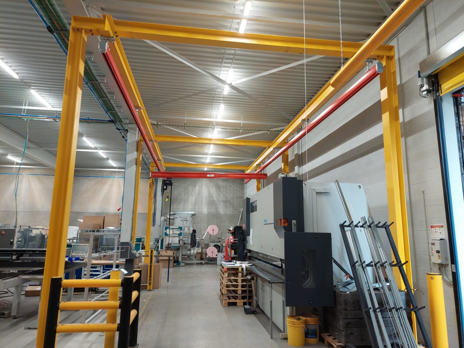 Lightweight crane for this folding machine - Ohis
