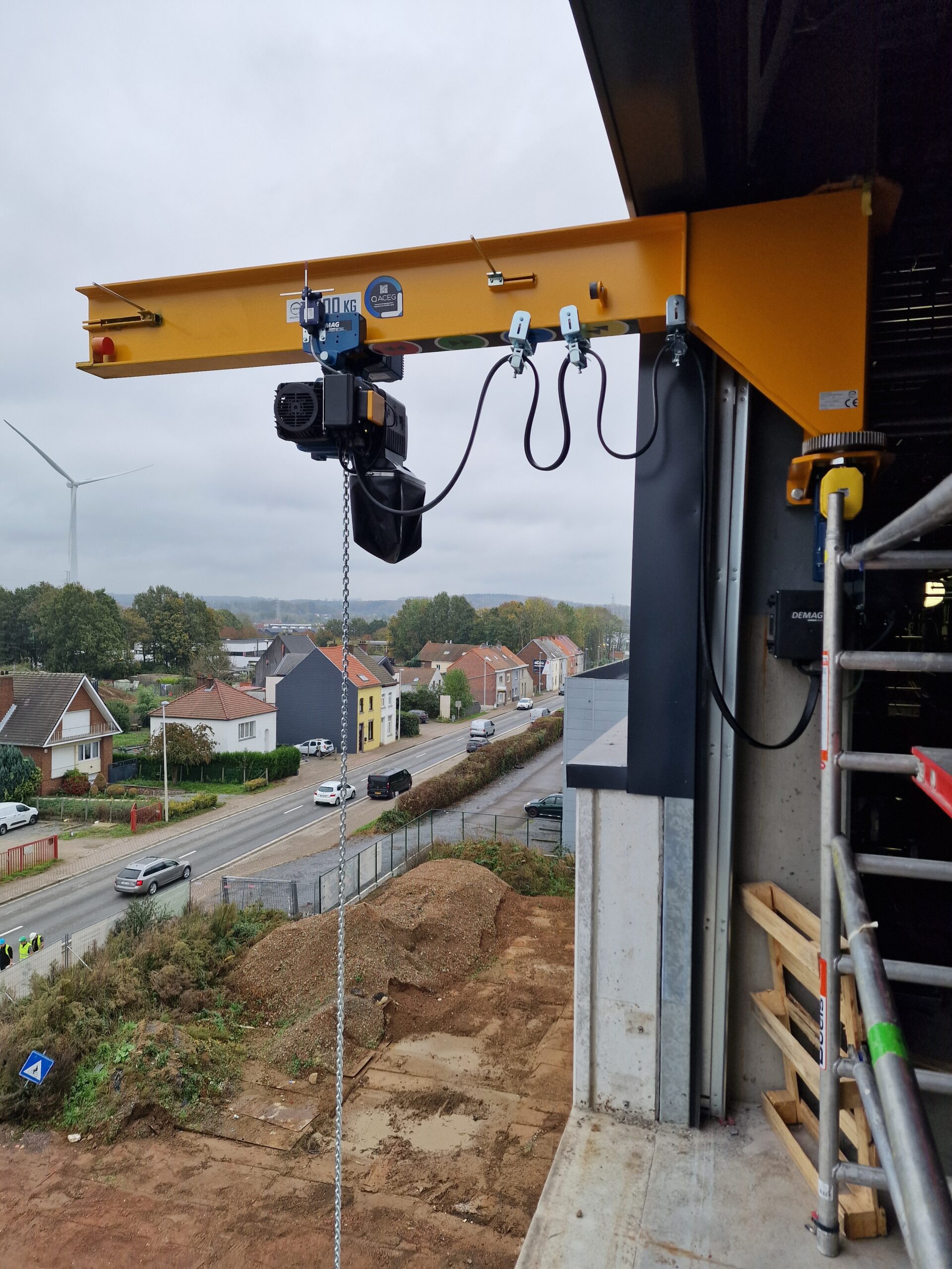 New wall-mounted crane enhances efficiency and safety at client's ...